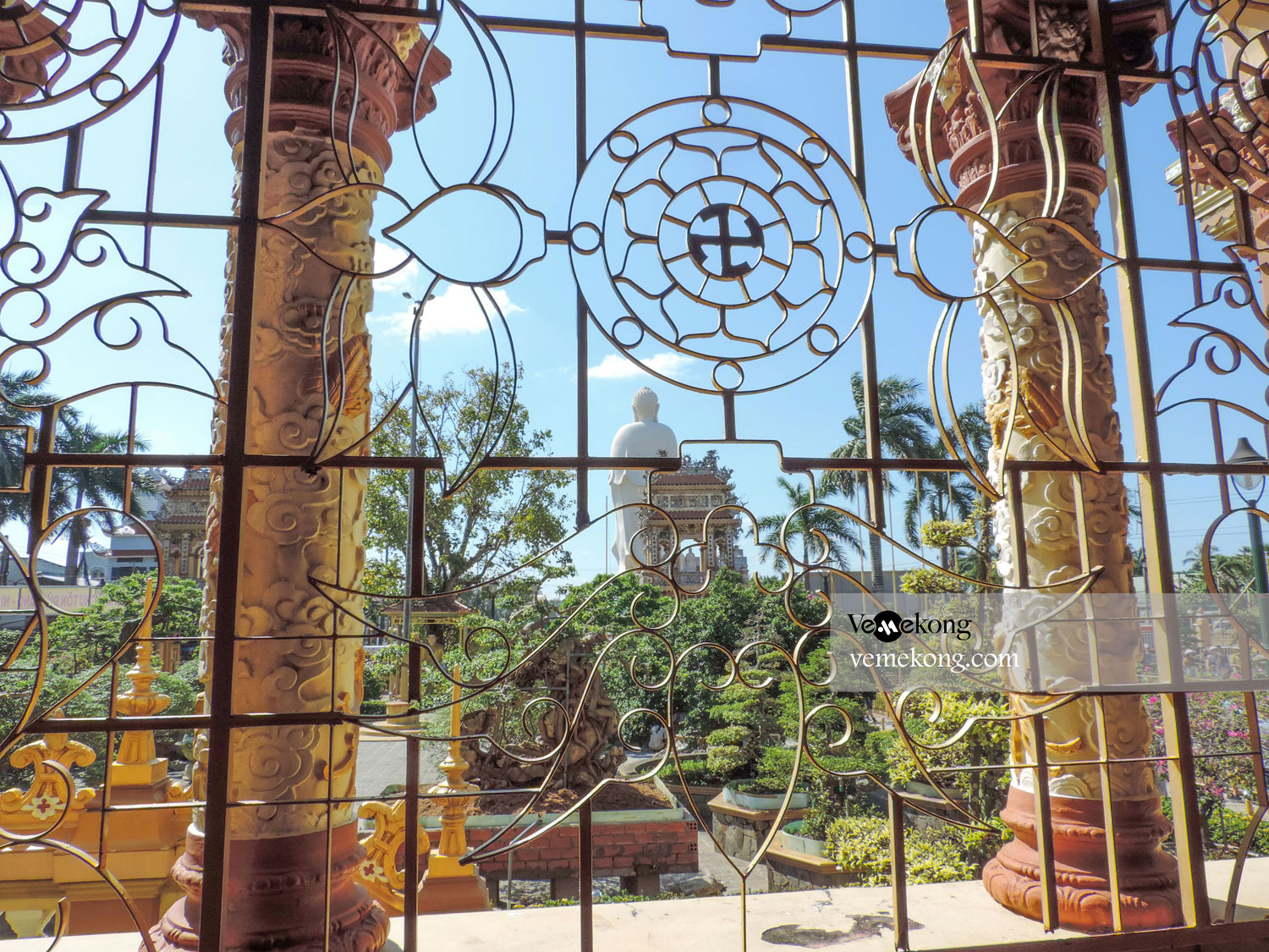 Vinh Trang Pagoda – Top thing to See in My Tho | Vemekong